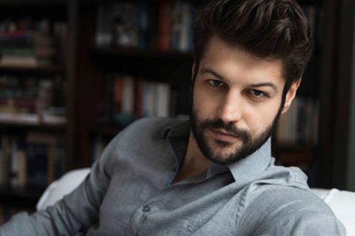 El actor Serhat Teoman se une al reparto de la serie Menajerimi Ara ...